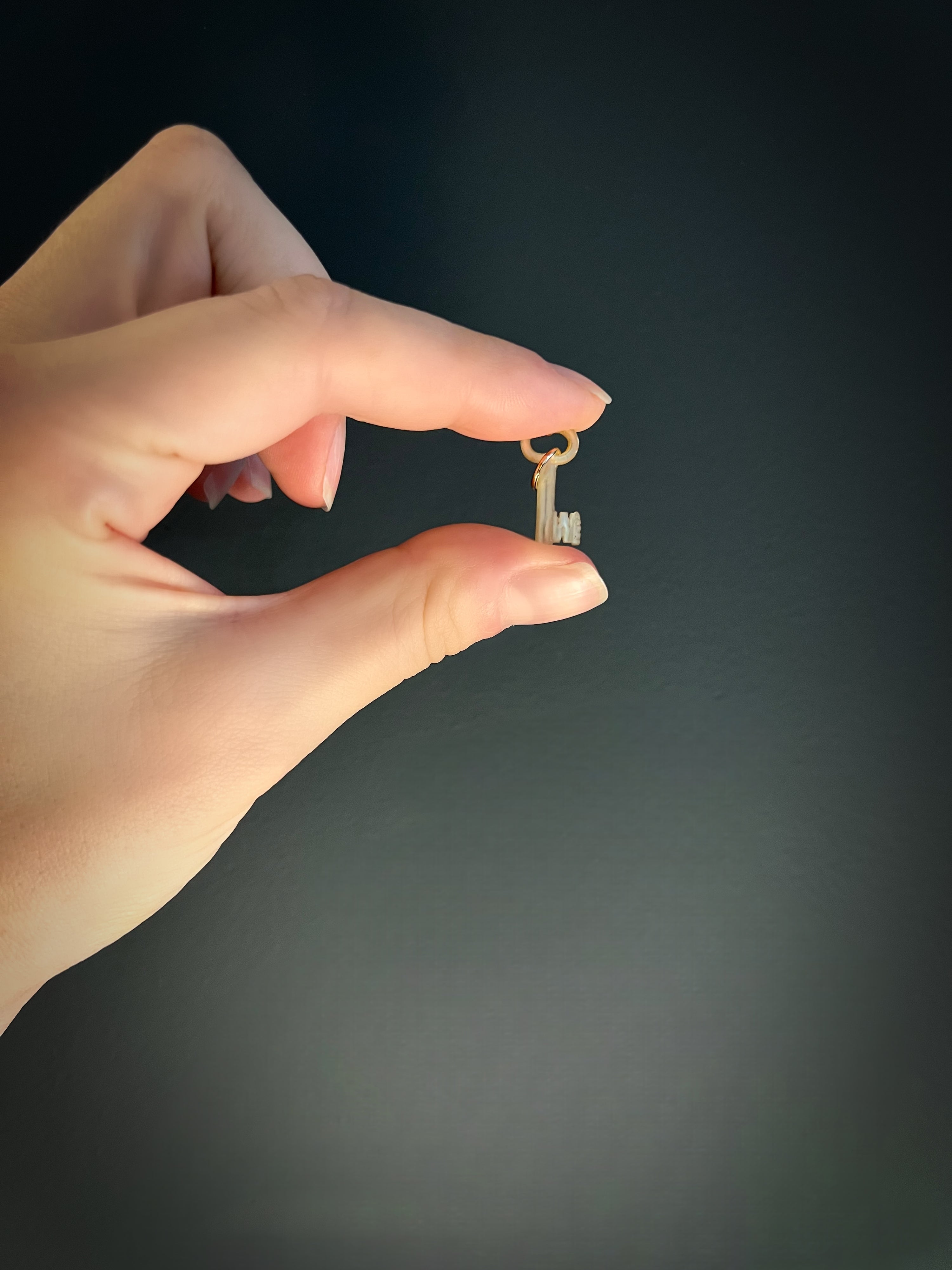 EARLY 19TH CENTURY MOTHER OF PEARL KEY PENDANT – The Old Cut