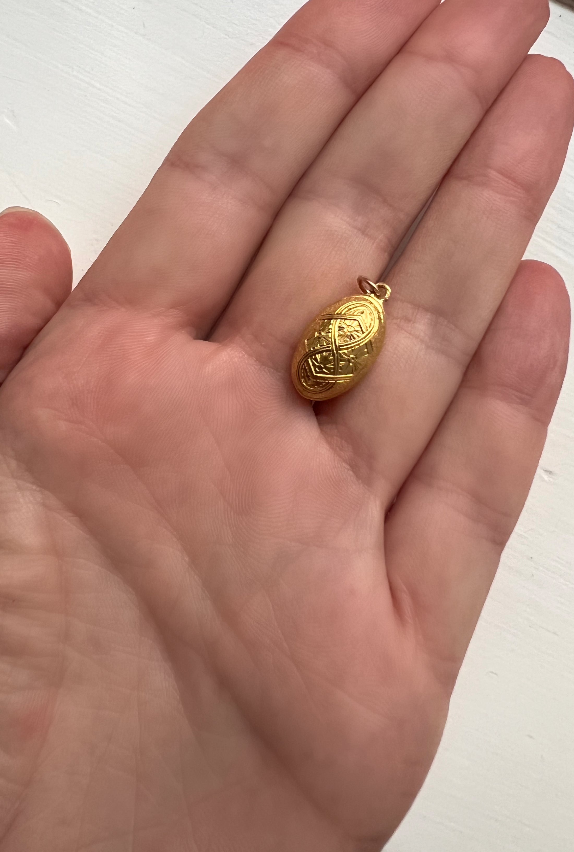 19TH CENTURY FRENCH 18CT GOLD EGG LOCKET – The Old Cut