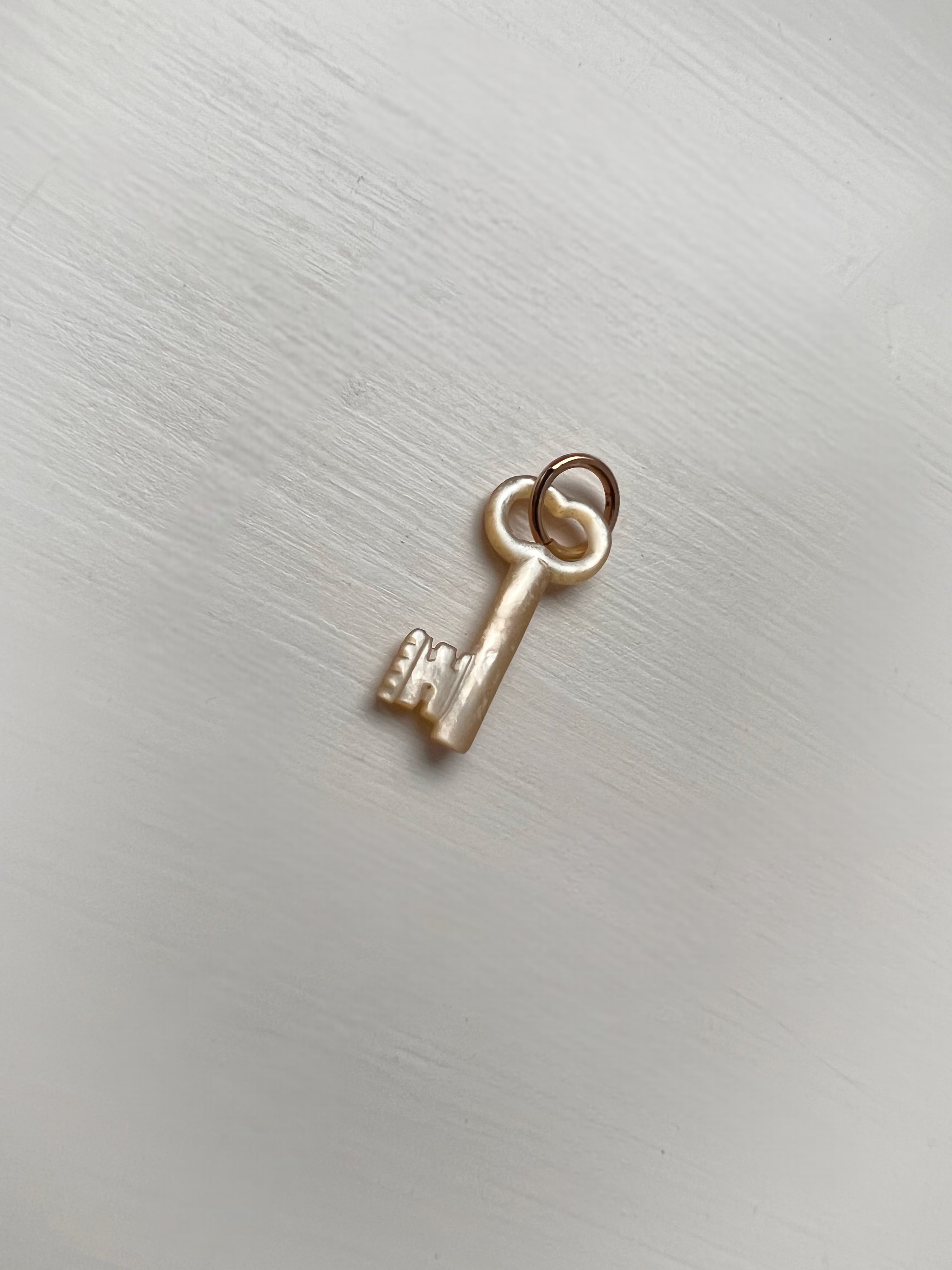 EARLY 19TH CENTURY MOTHER OF PEARL KEY PENDANT – The Old Cut