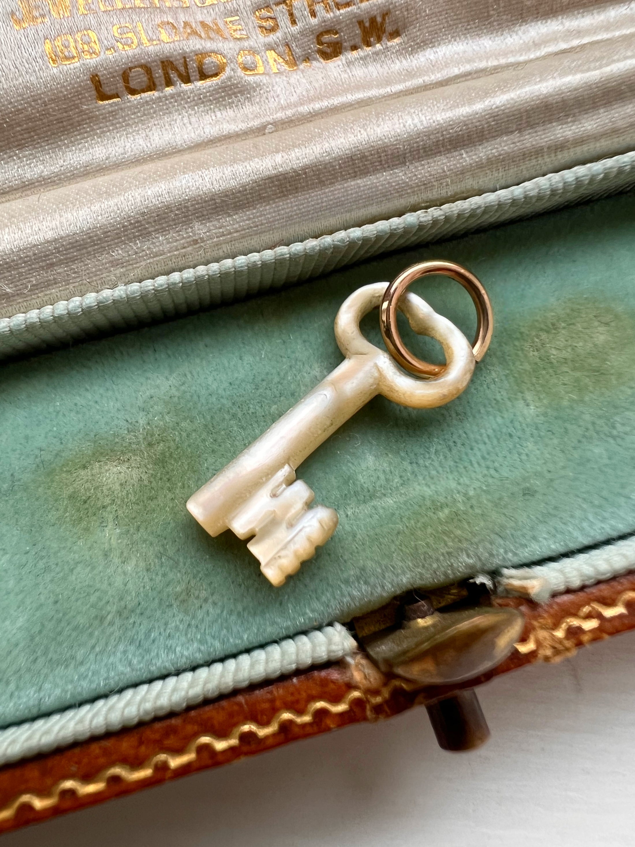 EARLY 19TH CENTURY MOTHER OF PEARL KEY PENDANT – The Old Cut