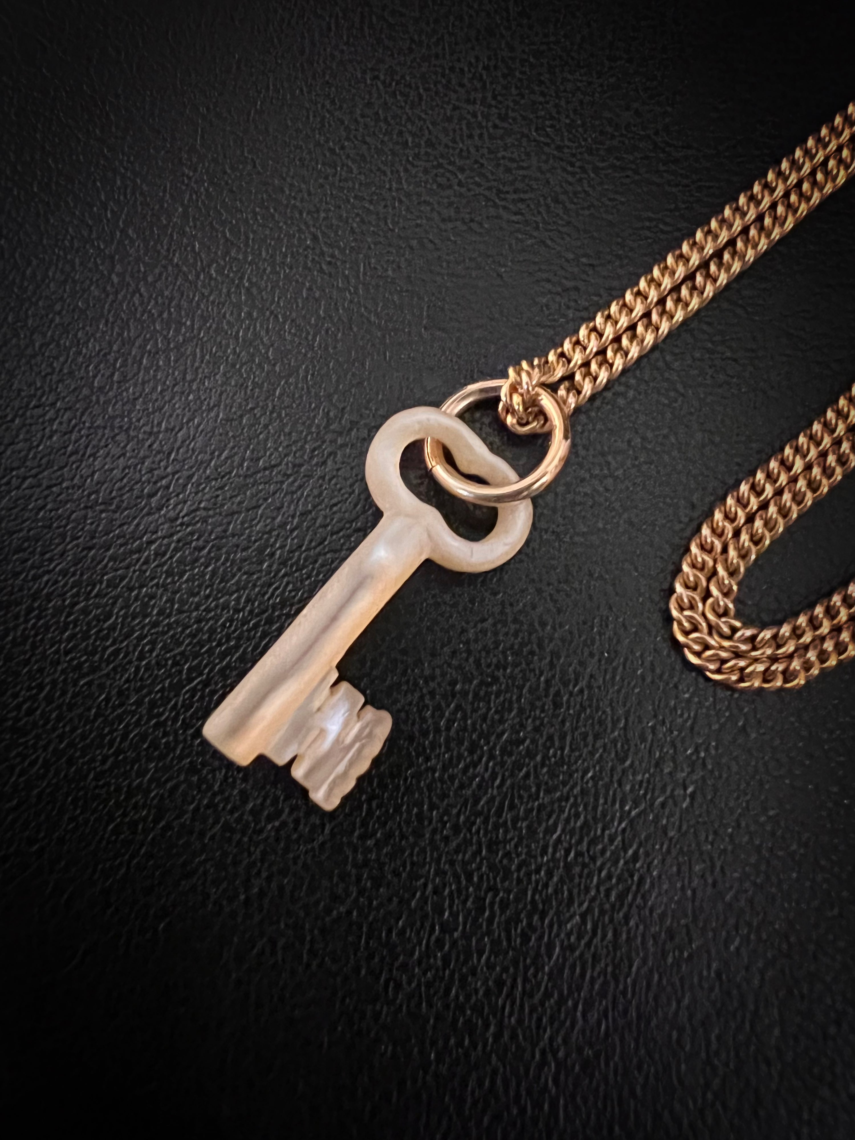 EARLY 19TH CENTURY MOTHER OF PEARL KEY PENDANT – The Old Cut